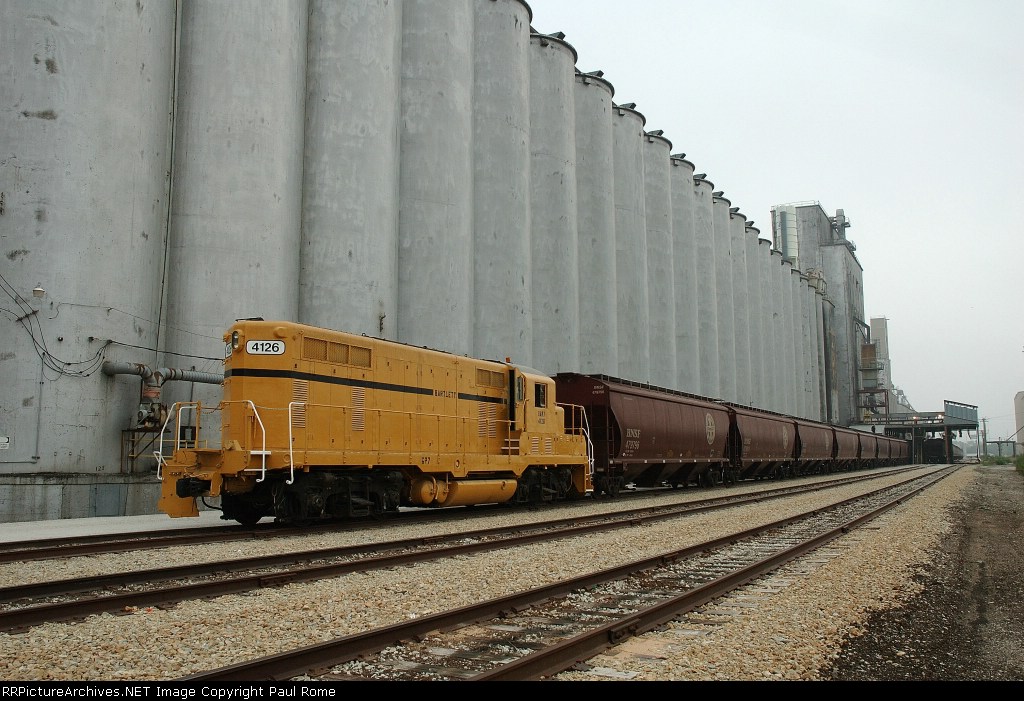 BARX 4126, ex CNW GP7 at Bartlett Grain